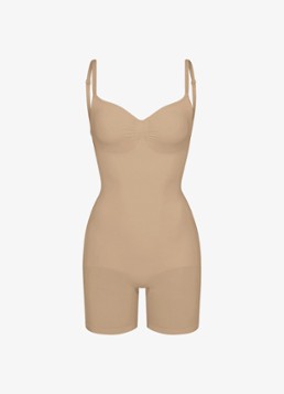 SKIMS Seamless Sculpt low back corrigerende body • Zand • de Bijenkorf