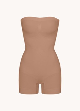 SKIMS Seamless Sculpt strapless corrigerende body • Lichtbruin • de ...