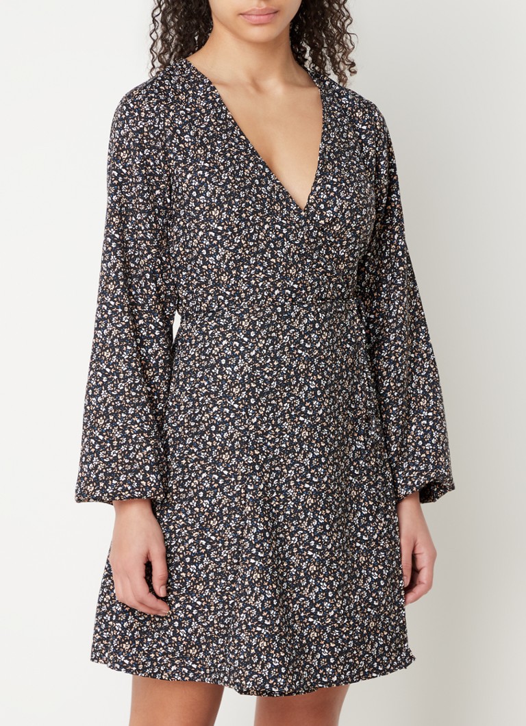 America Today Dove mini wikkeljurk met bloemenprint • Zalmroze • de ...