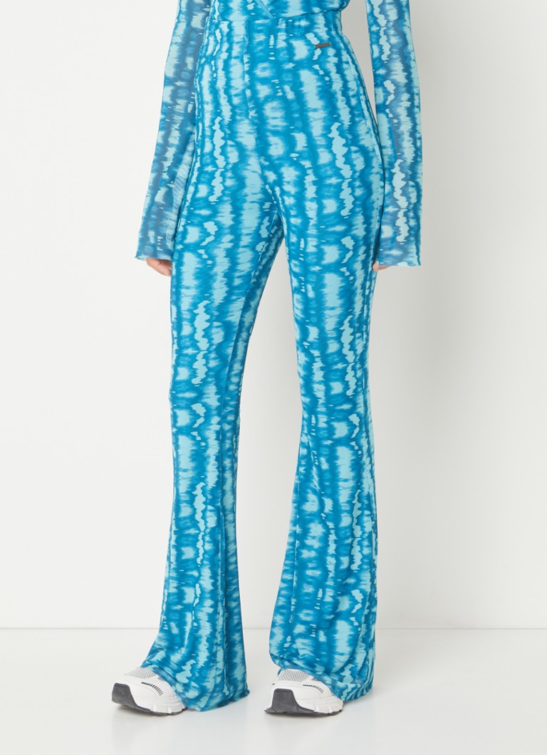 Colourful Rebel High waist flared fit broek van mesh met tie-dye dessin ...