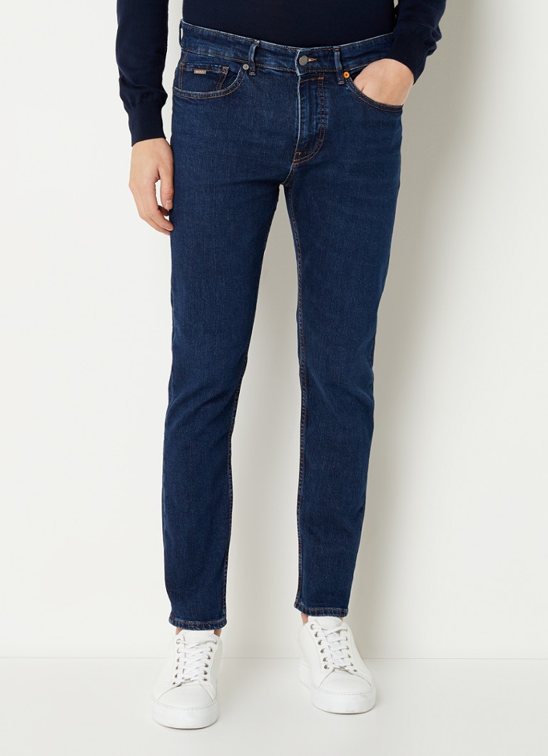 HUGO BOSS Delano slim tapered jeans met stretch en donkere wassing ...