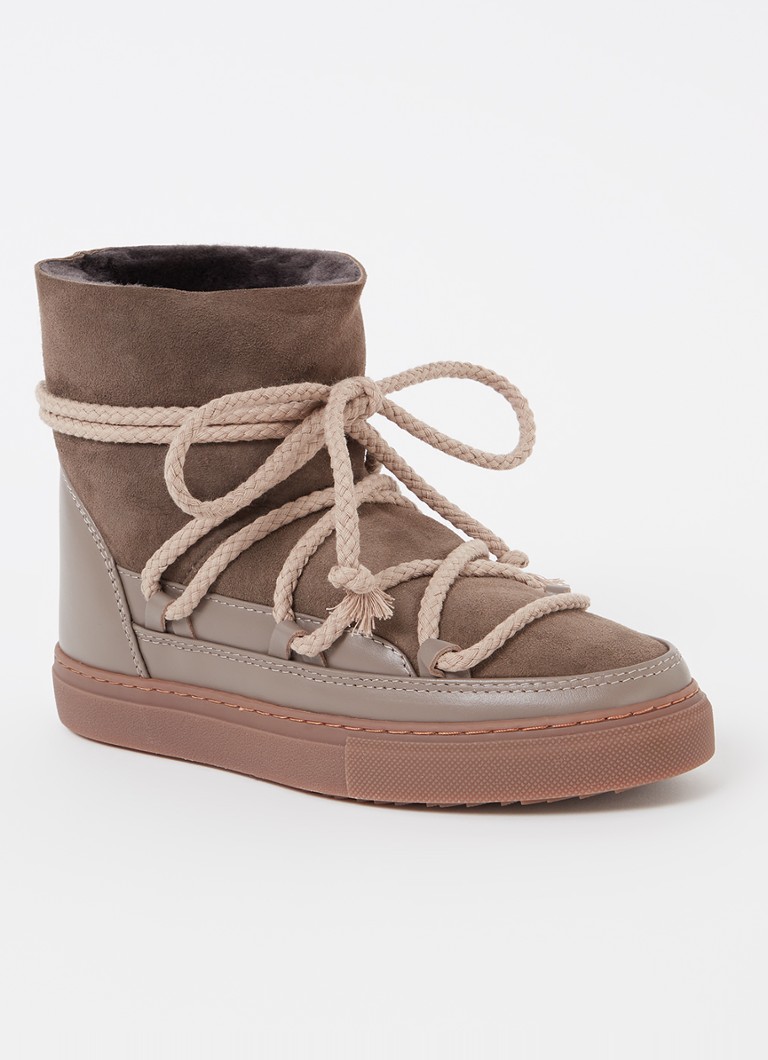 Inuikii Classic snowboot van schapenvacht met leren details • Taupe ...