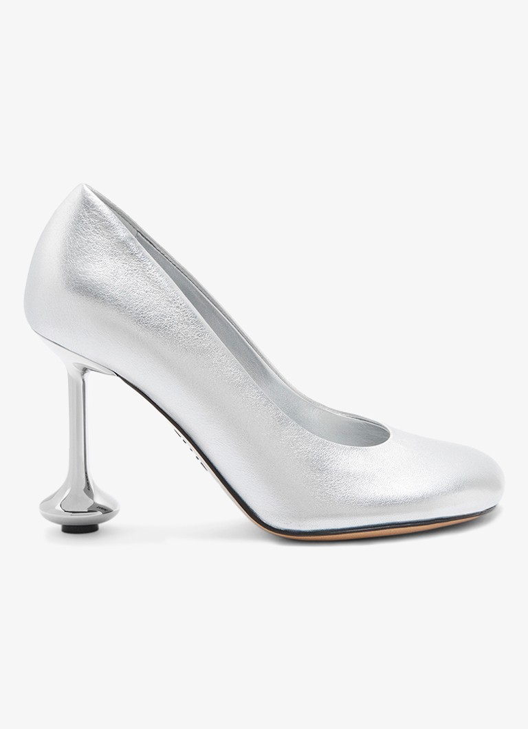 LOEWE Toy pump van lamsleer met metallic finish • Zilver • de Bijenkorf