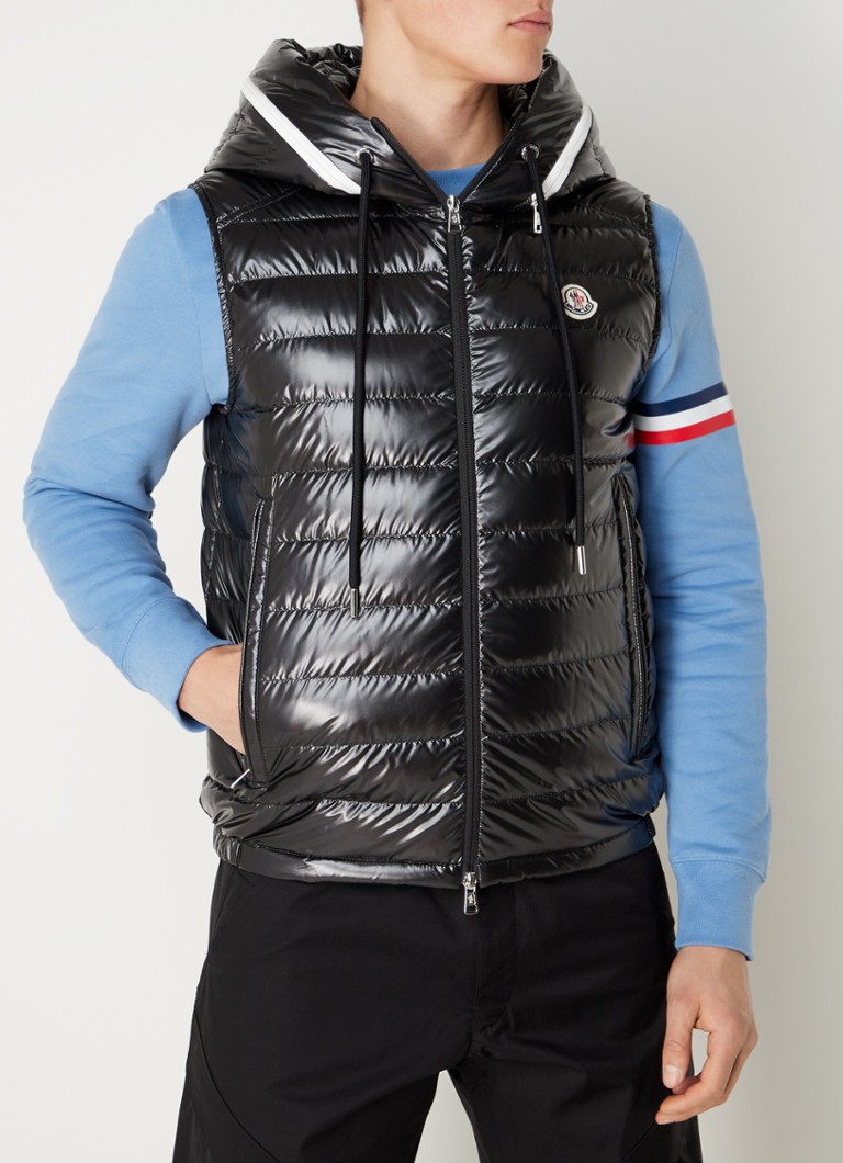 Moncler Akaishi gewatteerde bodywarmer met donsvulling en logo • Zwart ...