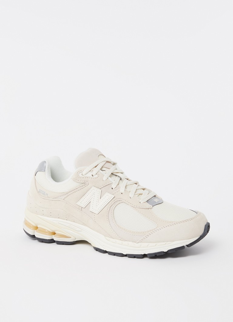 New Balance 2002R sneaker met suède en leren details • Creme • de Bijenkorf