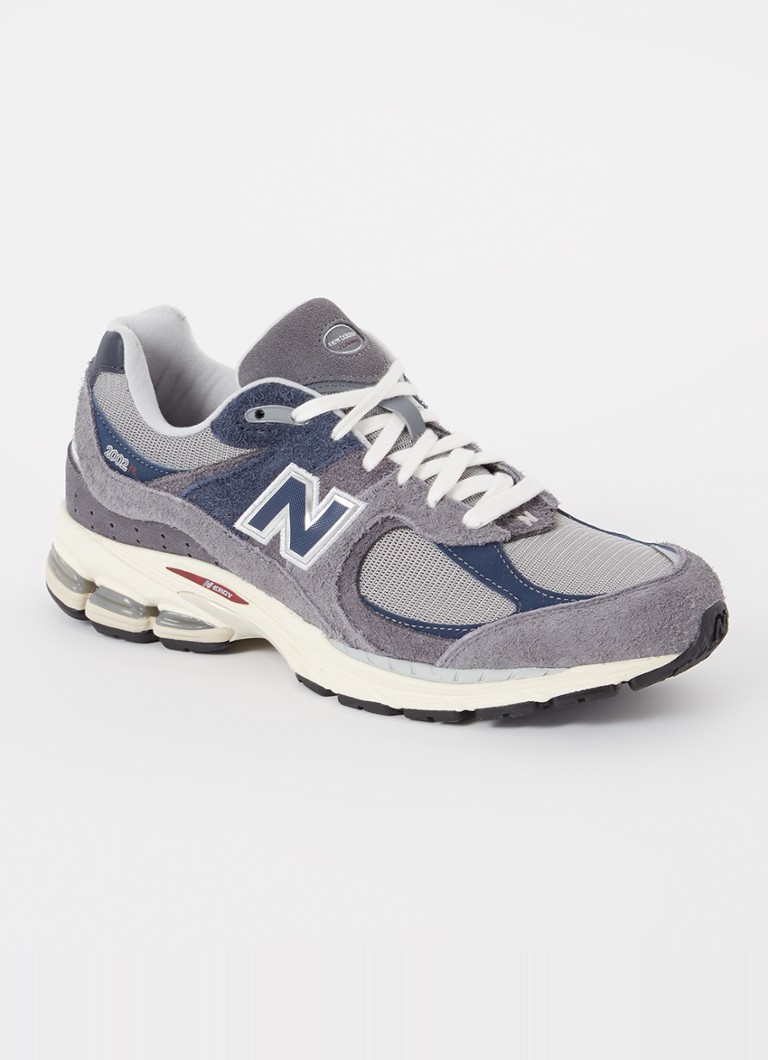 New Balance 2002R sneaker van mesh met suède details • Antraciet • de ...