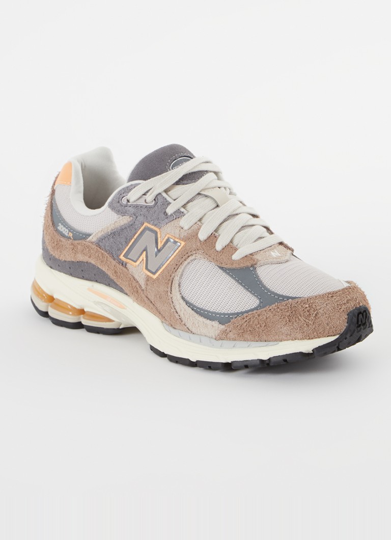 New Balance 2002R sneaker van mesh met suède details • Camel • de Bijenkorf