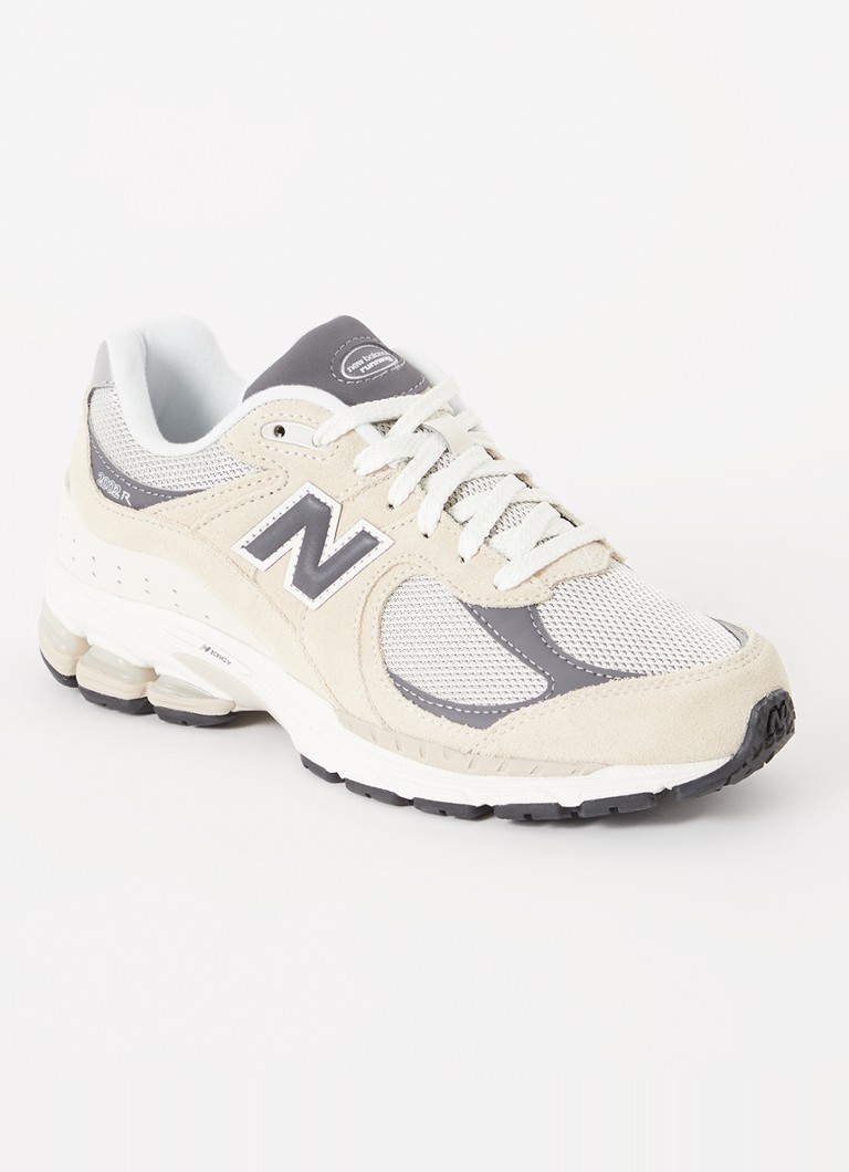 New Balance 2002R sneaker van mesh met suède details • Zand • de Bijenkorf