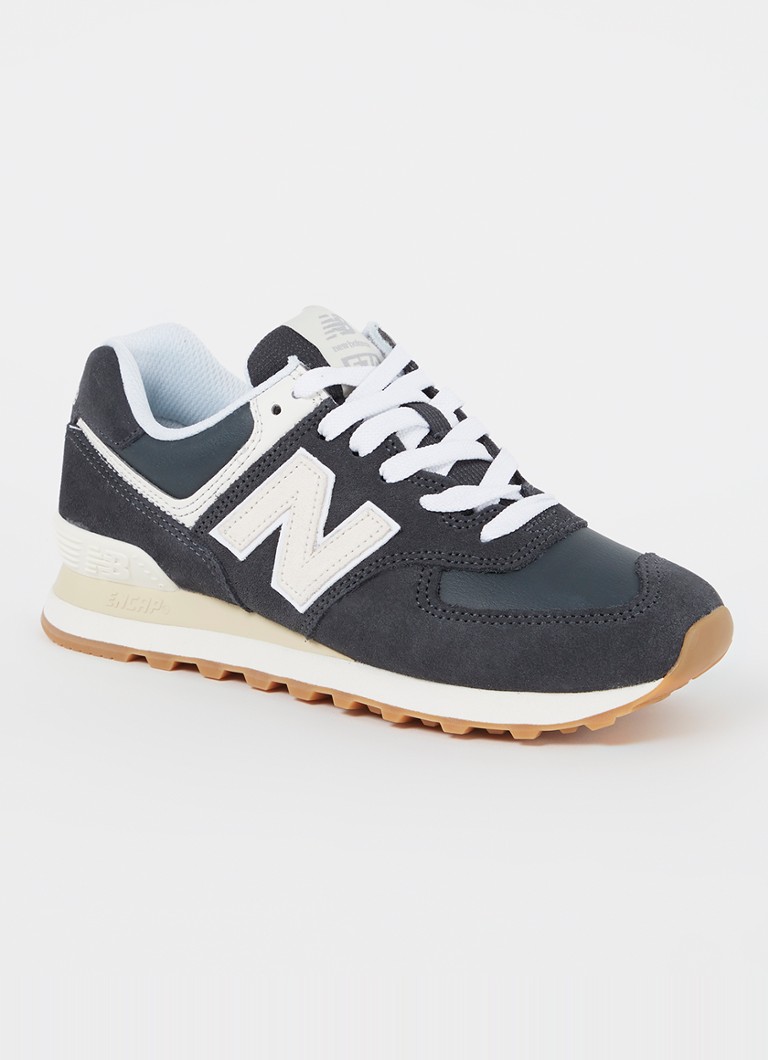 New Balance 574 sneaker van suède met leren details • Antraciet • de ...