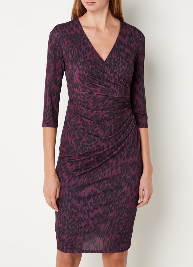 Phase Eight Nieve mini jurk met V-hals en panterprint • Aubergine • de ...