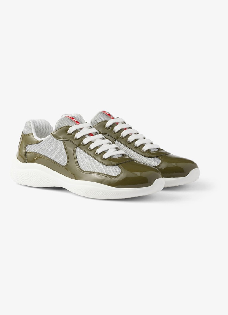 Prada America's Cup sneaker met lakleren details • Bronsgroen • de ...