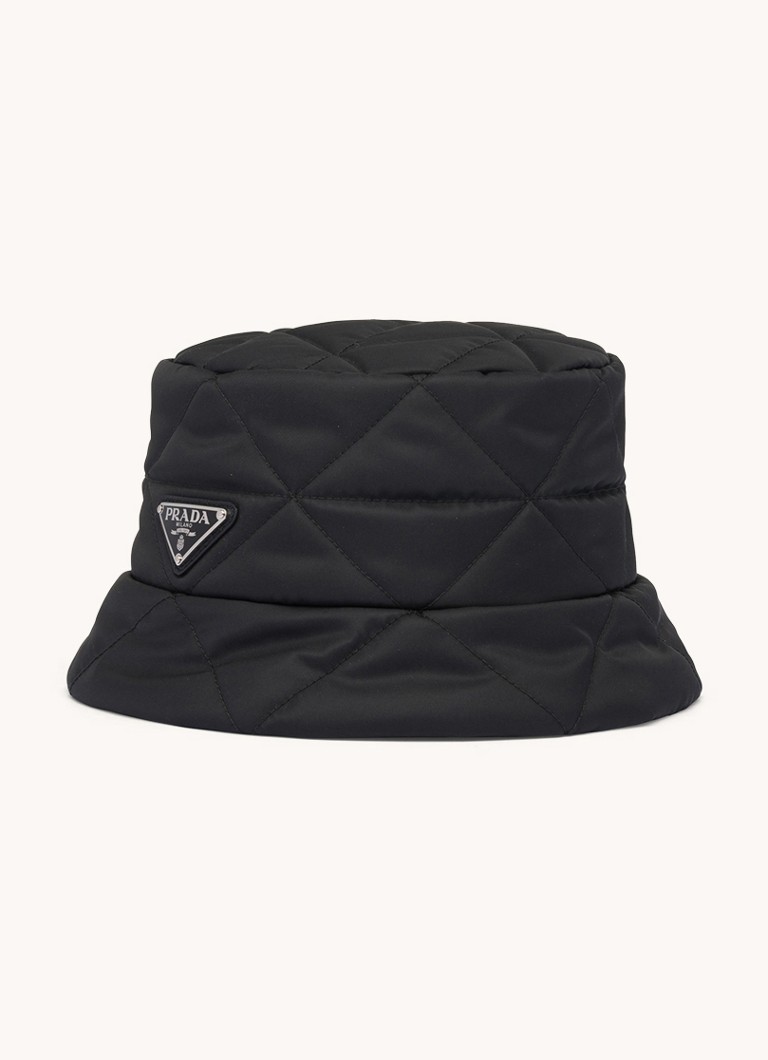 Prada Gewatteerde bucket hoed met logo • Zwart • de Bijenkorf
