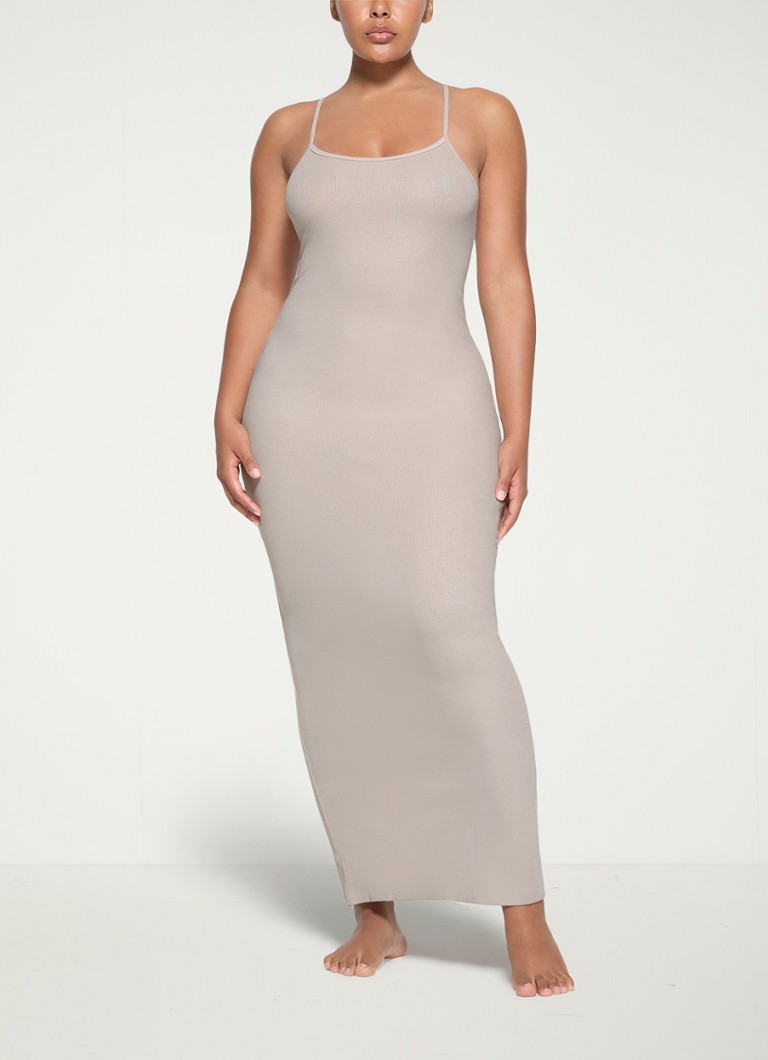 SKIMS Cotton Rib maxi jurk met ribstructuur en split • Beige • de Bijenkorf