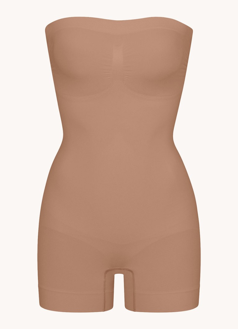 SKIMS Seamless Sculpt strapless corrigerende body • Lichtbruin • de ...
