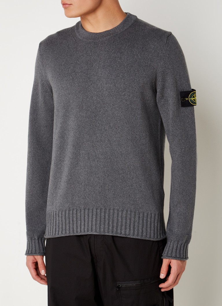 Stone Island 506A2 Fijngebreide trui met logo • Middengrijs • de Bijenkorf