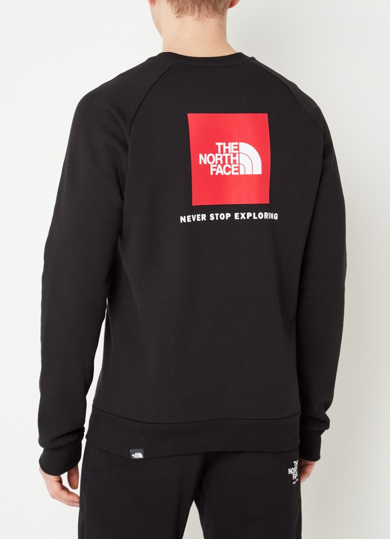 The North Face Raglan Redbox sweater met logo- en backprint • Zwart ...