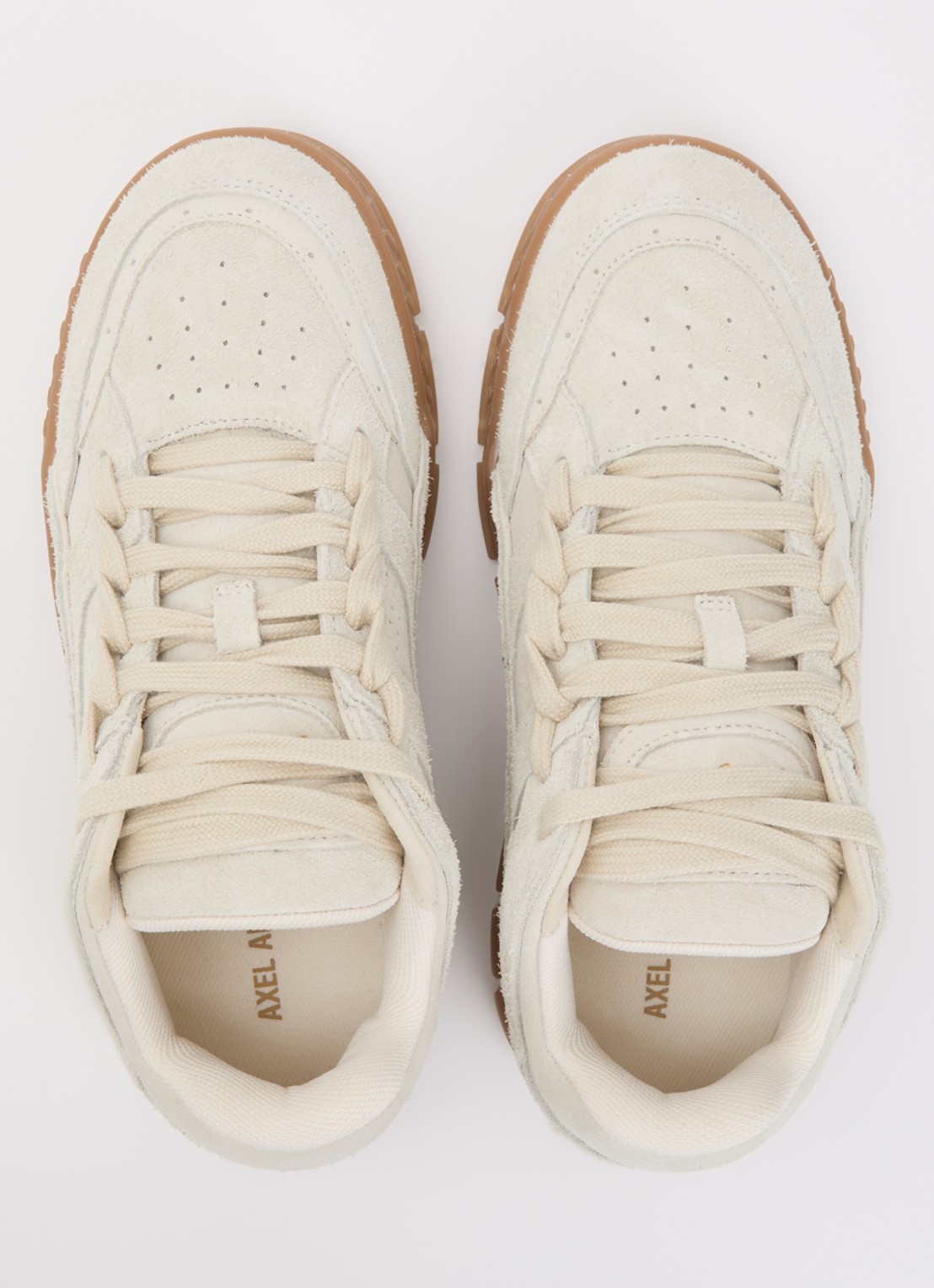 Axel Arigato Area Lo sneaker van suède • Creme • de Bijenkorf