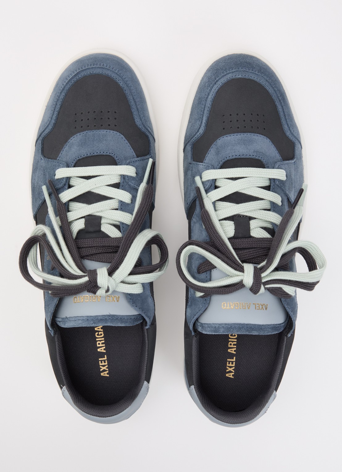 Axel Arigato Dice Lo sneaker van nubuck met suède details • Staalblauw ...