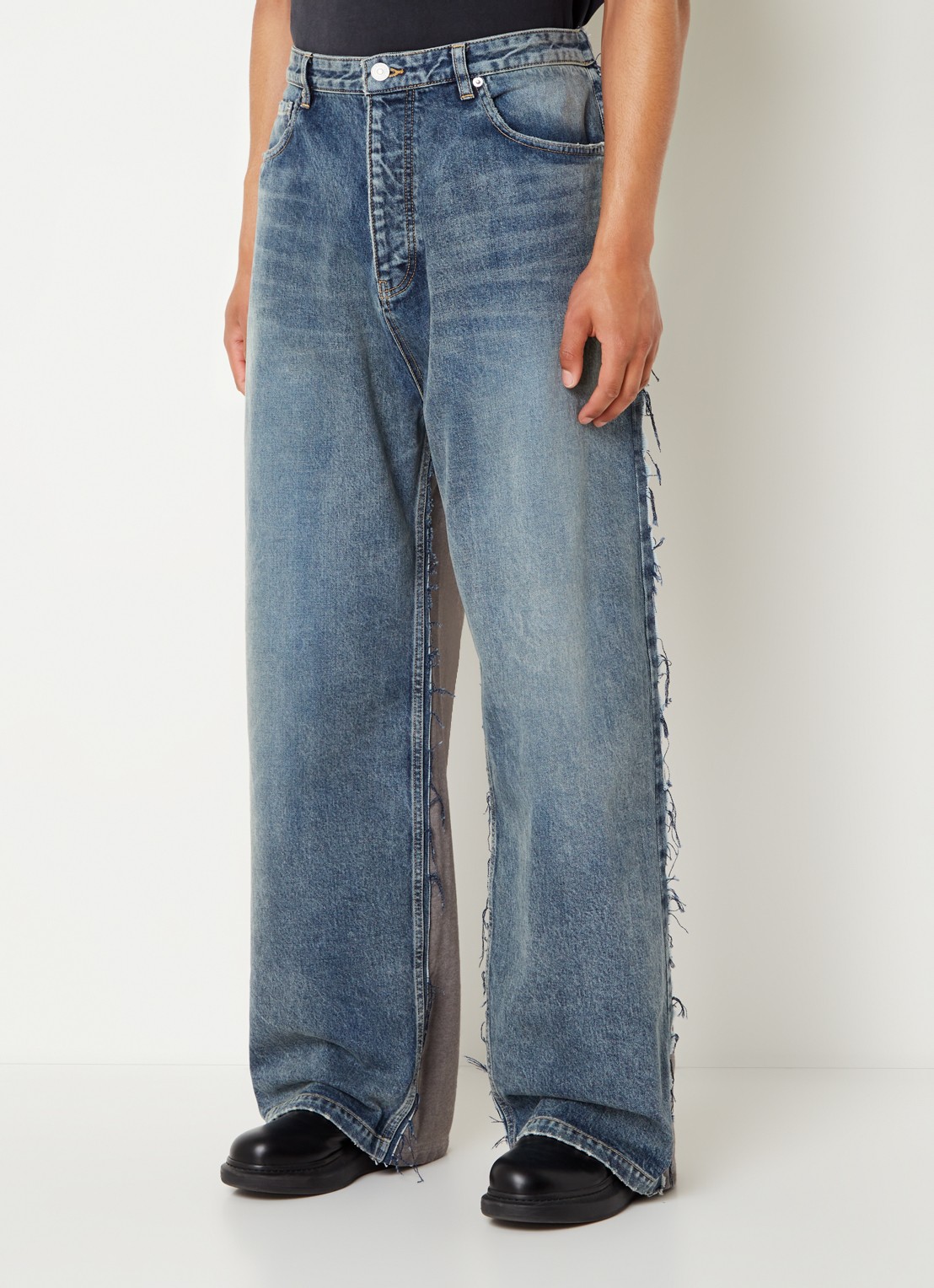 Balenciaga Wide leg jeans met contrast en destroyed afwerking • Indigo ...