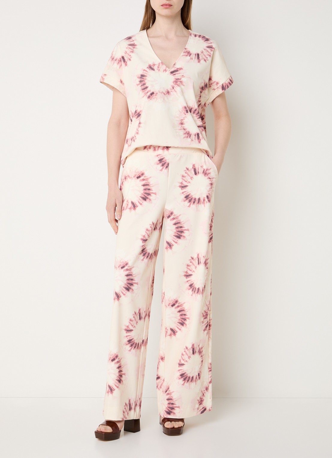 Claudia Sträter Mid waist loose fit broek met tie-dye dessin • Creme ...