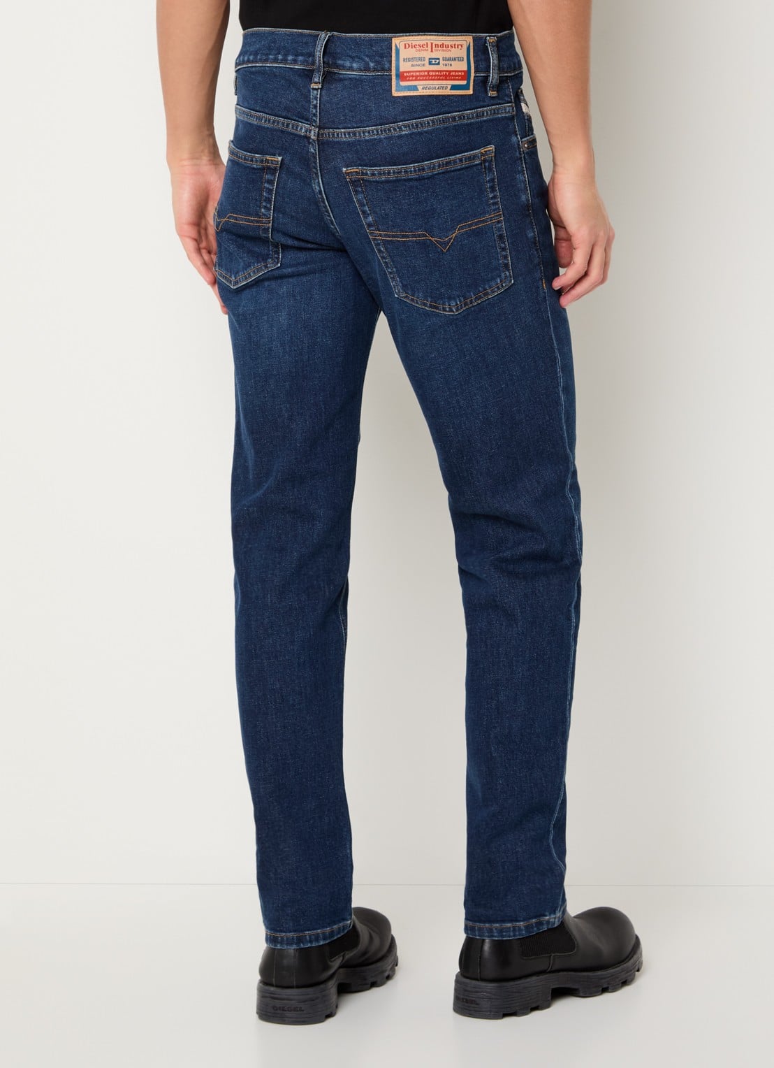Diesel 2023 D-Finitive tapered fit jeans met donkere wassing • Indigo ...