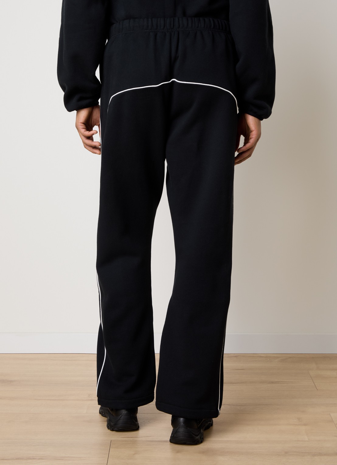 Fear of God Essentials Loose fit joggingbroek met logoborduring • Zwart ...
