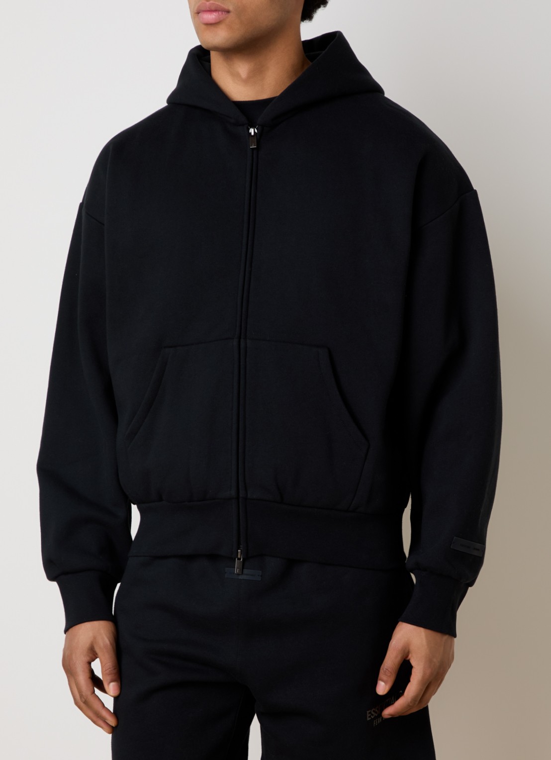 Fear of God Essentials Sweatvest met logo- en backprint • Zwart • de ...