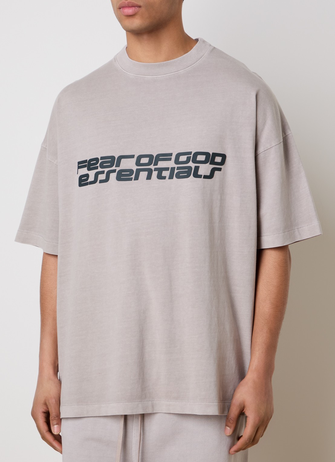 Fear of God Essentials T-shirt met front- en backprint • Middengrijs ...