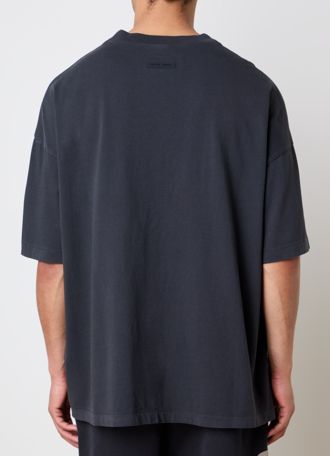 Fear of God Essentials T-shirt met logo- en backprint • Antraciet • de ...