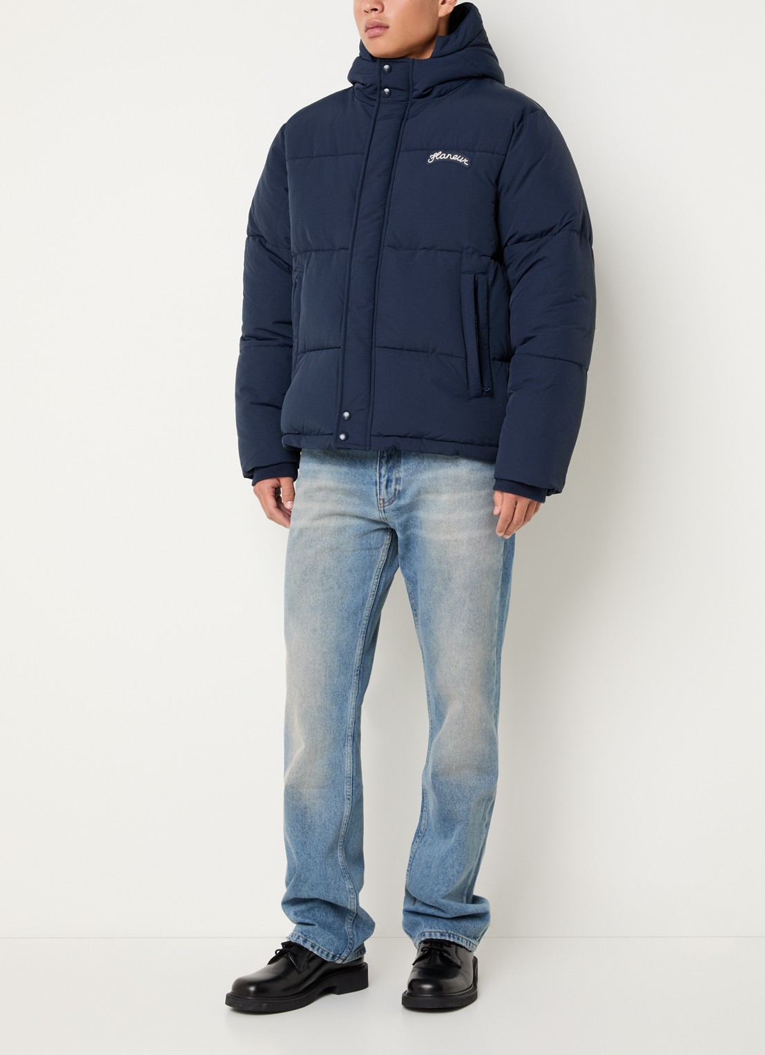 FLÂNEUR Signature puffer jack met capuchon en logo • Donkerblauw • de ...