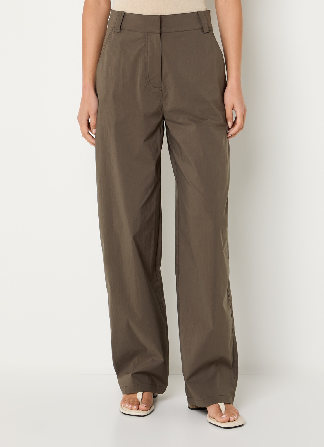 IRO Ellena mid waist straight leg broek met steekzakken • Lichtbruin ...