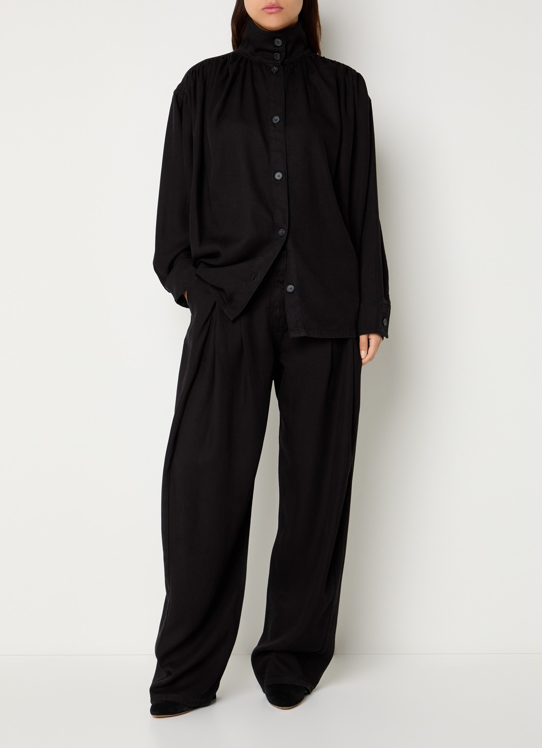 IRO Fenyra blouse met opstaande kraag • Zwart • de Bijenkorf