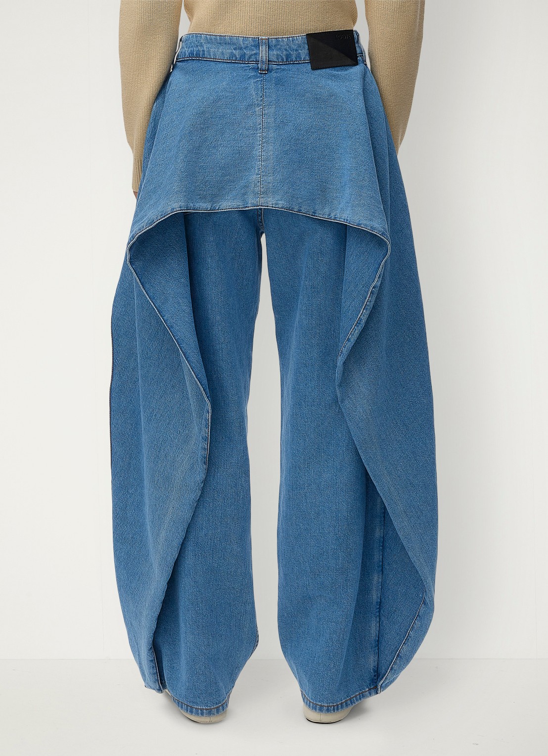 LOEWE High waist balloon fit jeans met medium wassing • Indigo • de ...