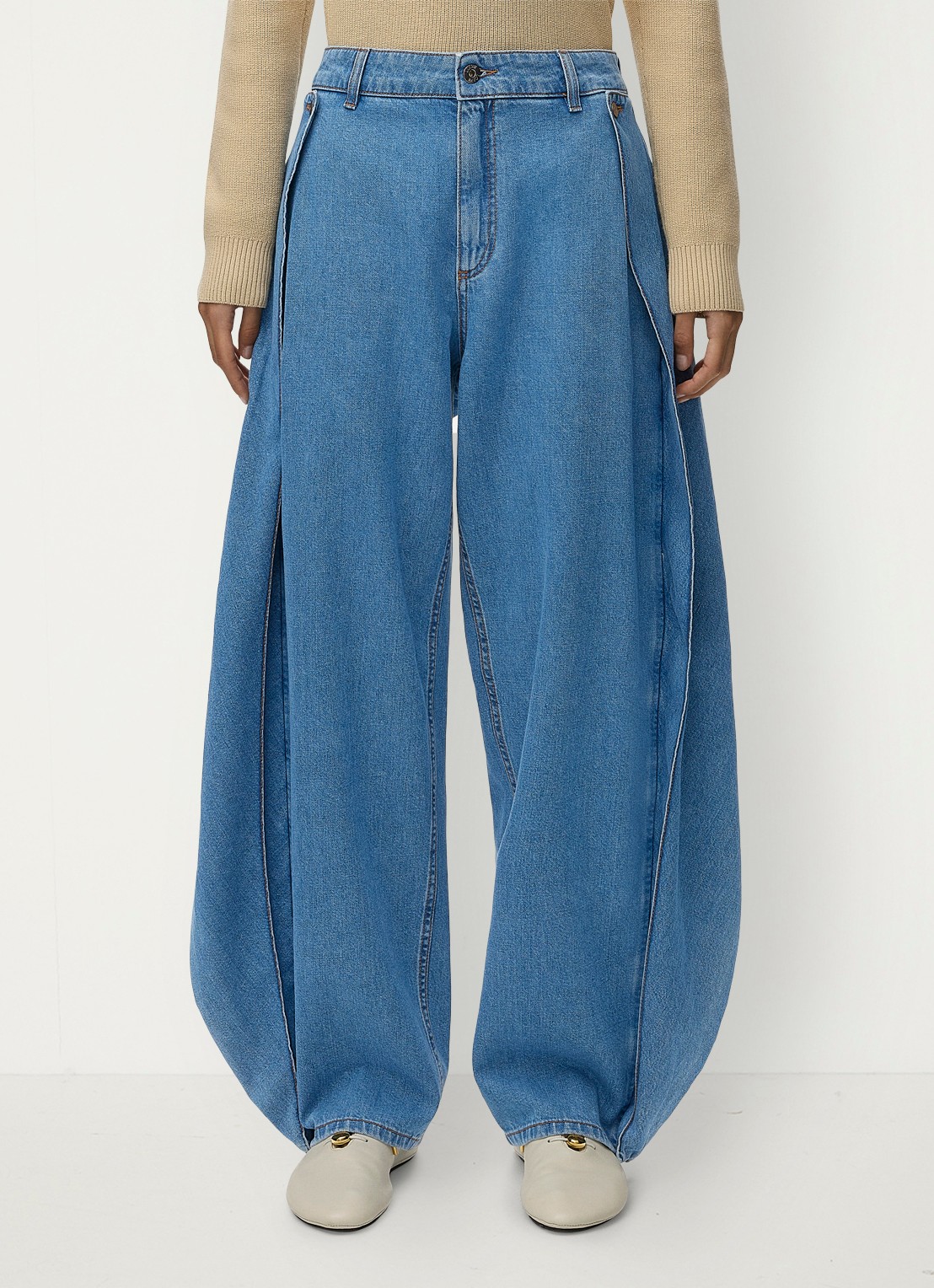LOEWE High waist balloon fit jeans met medium wassing • Indigo • de ...