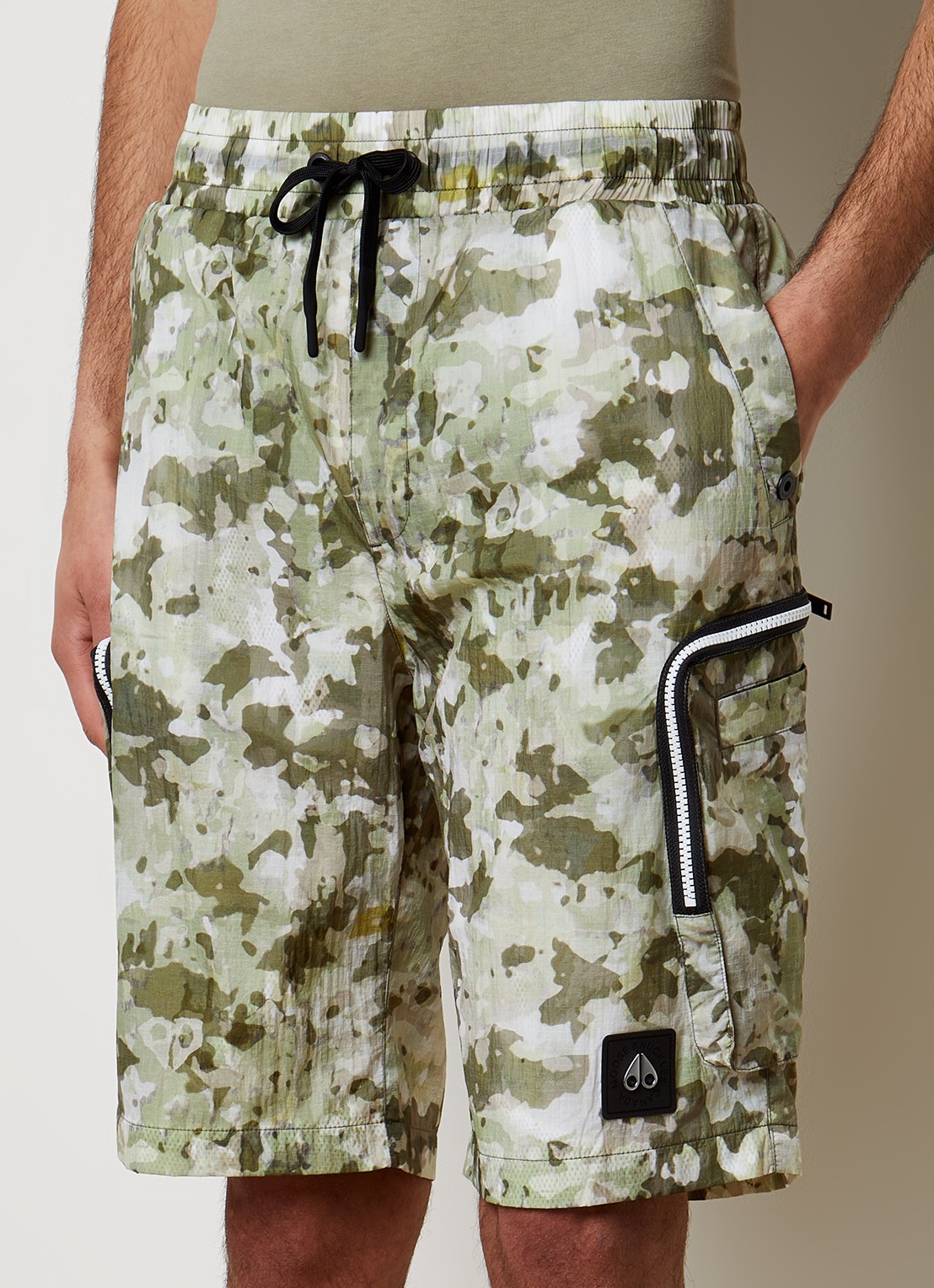 Moose Knuckles Straight fit korte broek met camouflageprint en logo ...