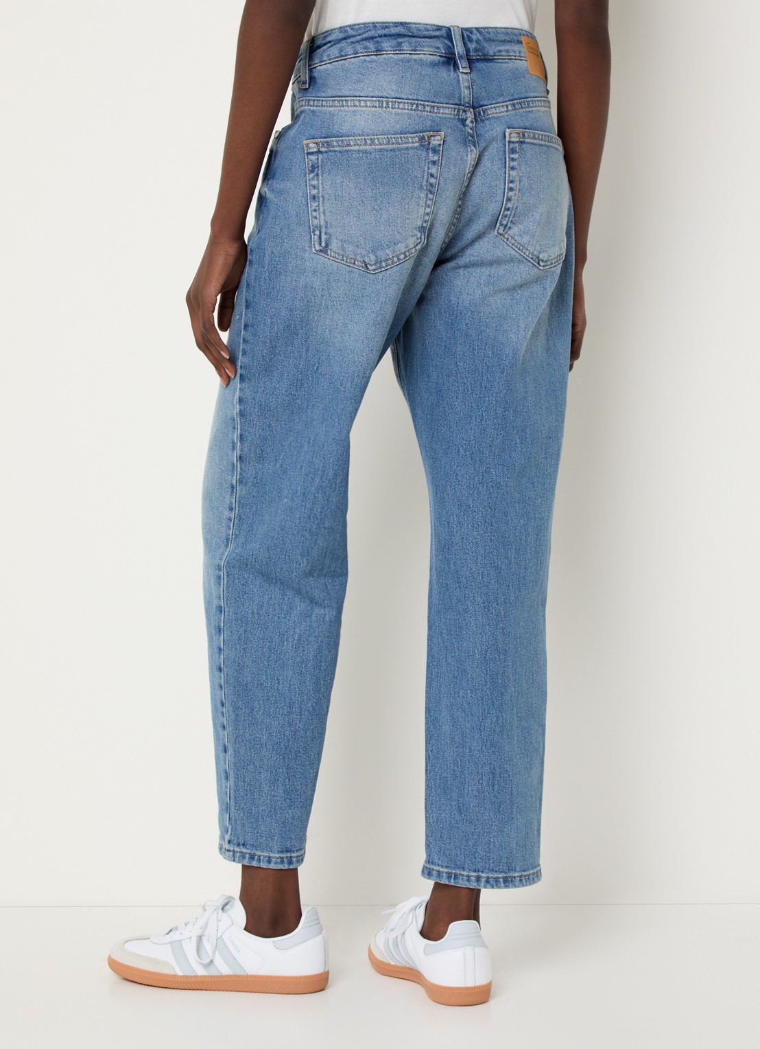 My Essential Wardrobe 34 high waist cropped mom jeans met medium ...