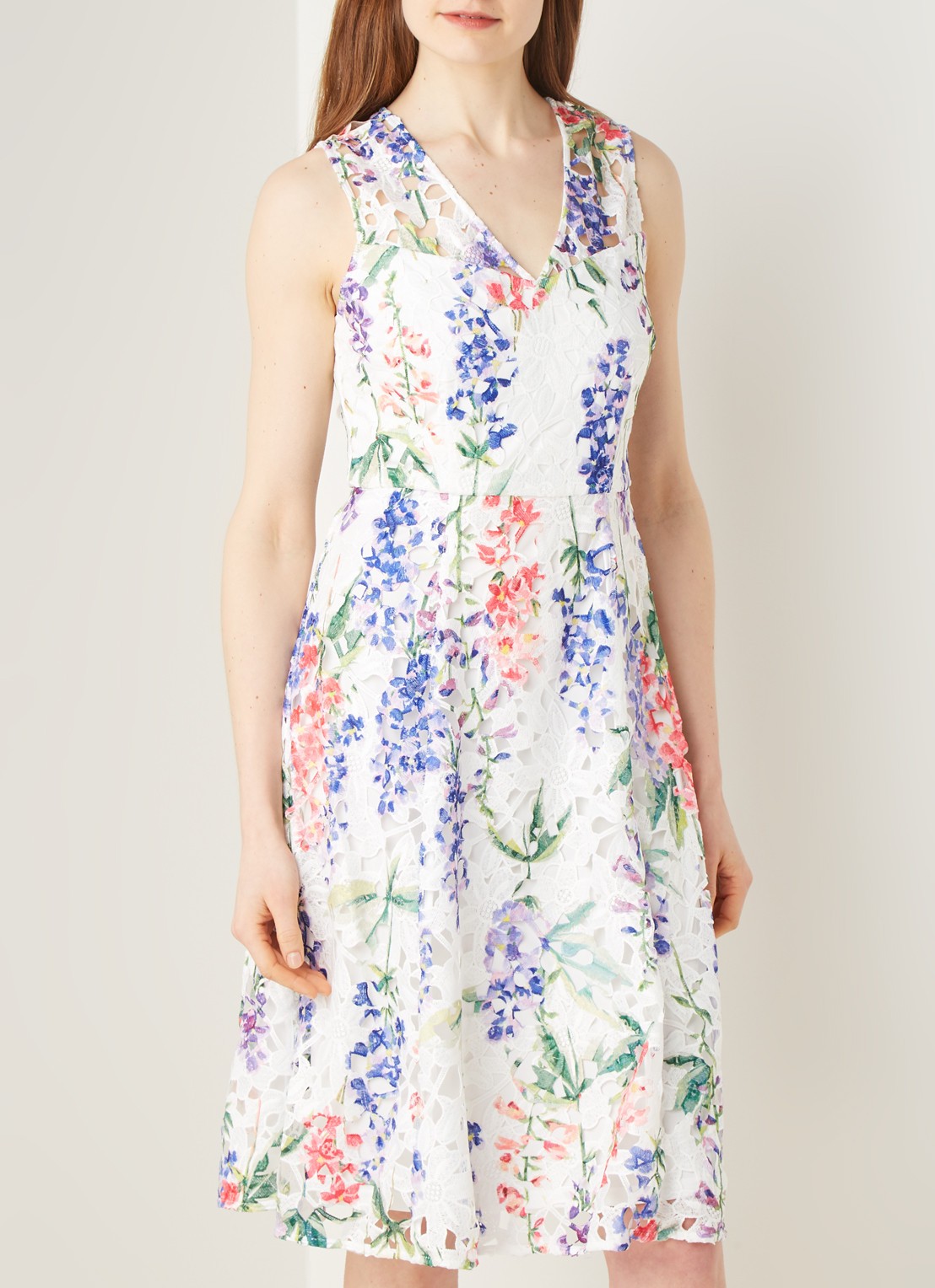 Phase Eight Lonnie midi jurk met overlay van guipure kant • Wit • de ...