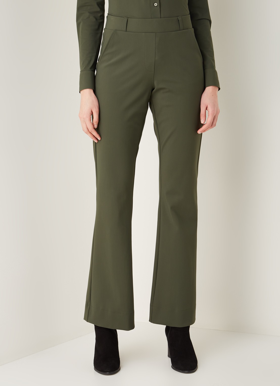 Studio Anneloes Flair mid waist flared fit pantalon van travelstof met ...