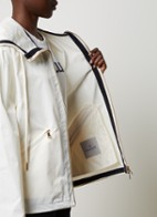 Moncler Windjack met logo en ritszakken • Wit • de Bijenkorf